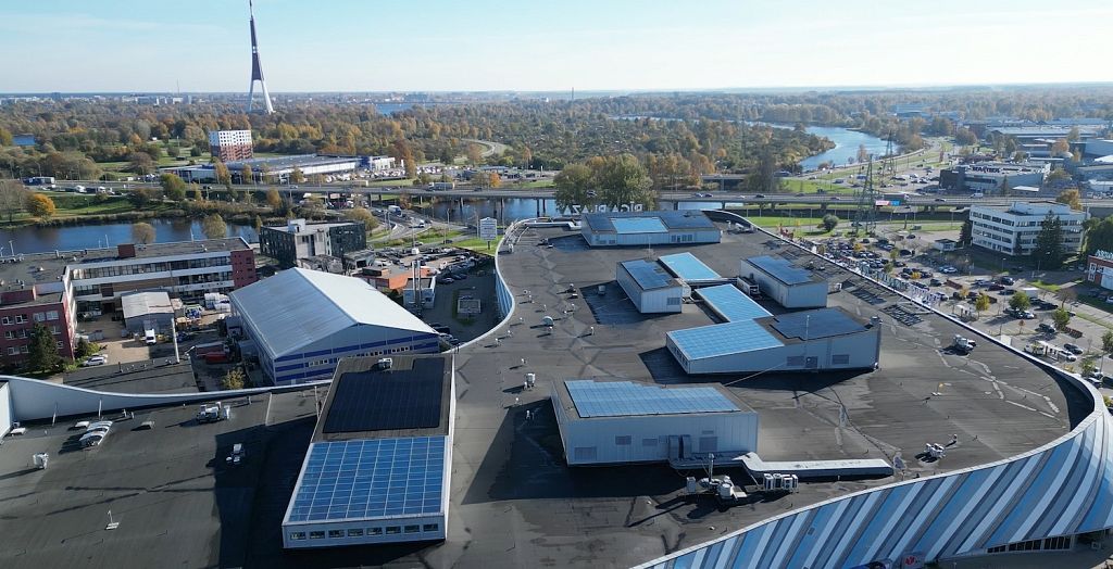 Uz Rīga Plaza jumta darbosies Latvijā unikāla saules paneļu sistēma ...